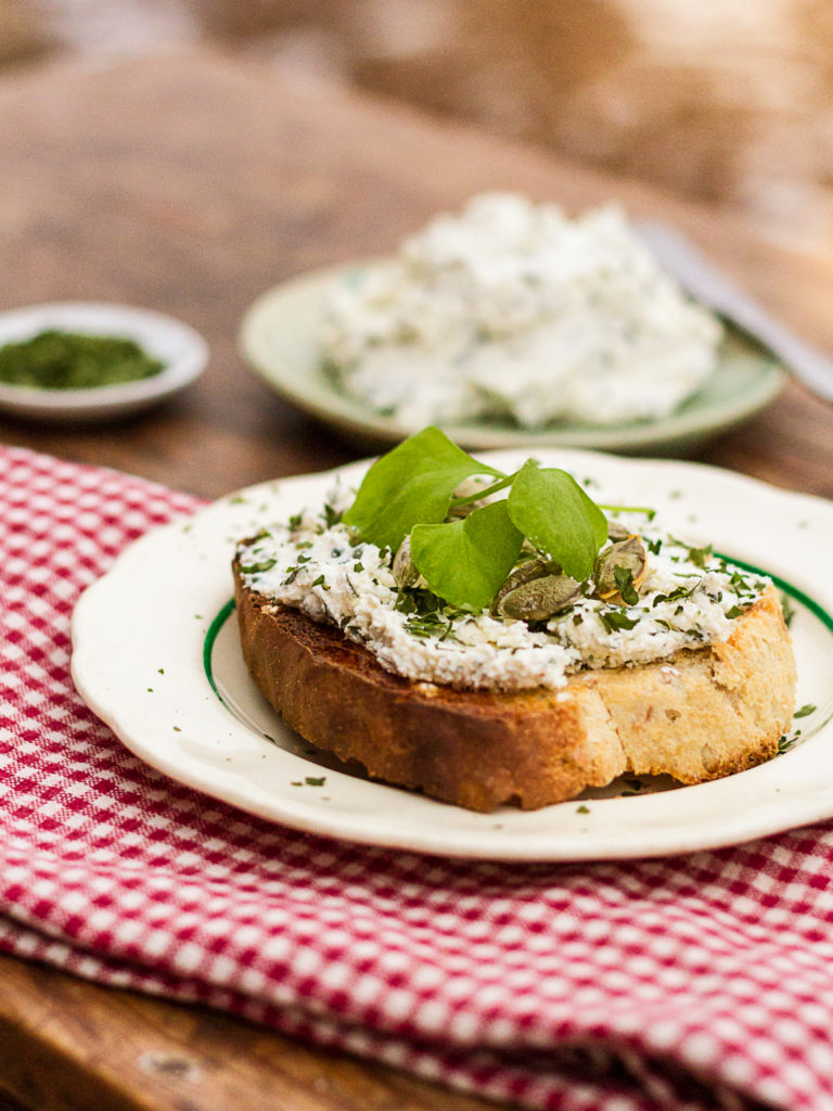 Cream cheese with spring herbs - Sara Bäckmo