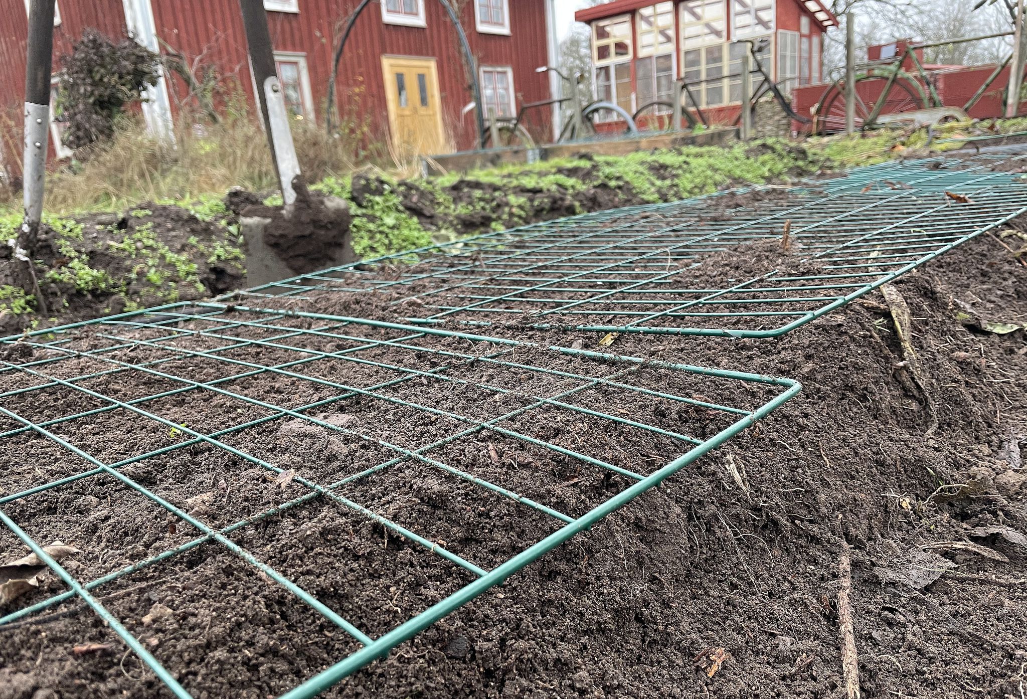 How to Avoid Pests in the Compost – Sara's Kitchen Garden